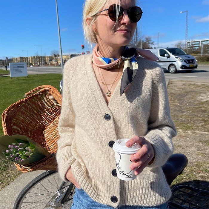 Champagne Cardigan - strikkeopskrift fra PetiteKnit